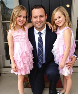 Un uomo, convinto che la sua ex moglie defunta avesse dato alla luce un ...